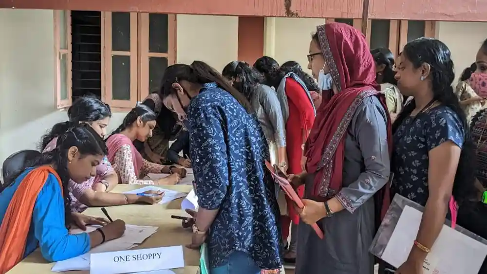 വിജ്ഞാനകേരളം ജോബ് ഫെയർ; ജില്ലകളിൽ ഓൺലൈൻ ഇന്റർവ്യൂവിന് സൗകര്യം | Vararuchi